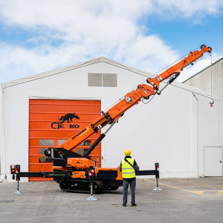 Jekko SPX1280 Mini Crane | Self Levelling Outrigger Crane